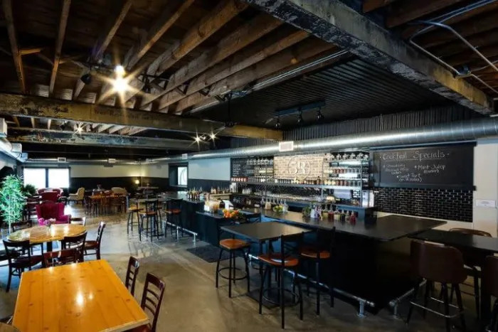 5ROCKS DISTILLING CO. | Explore Minnesota