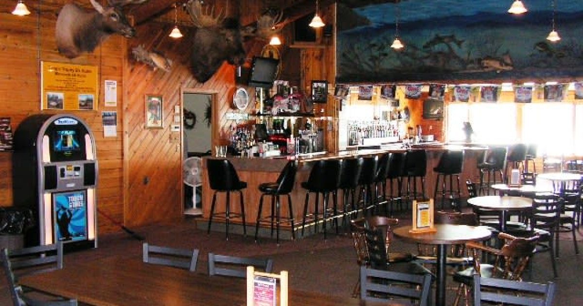 The Sandbar & Fins Rooftop Bar | Explore Minnesota