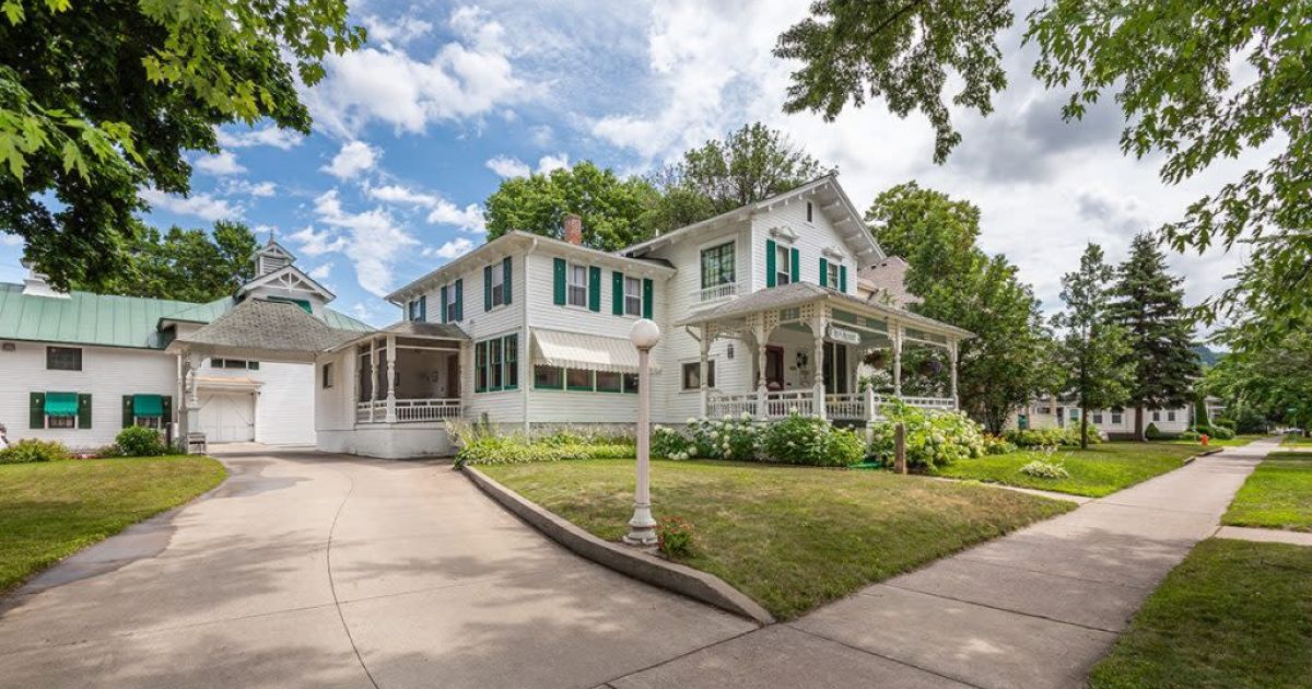 Carriage House Bed & Breakfast | Explore Minnesota